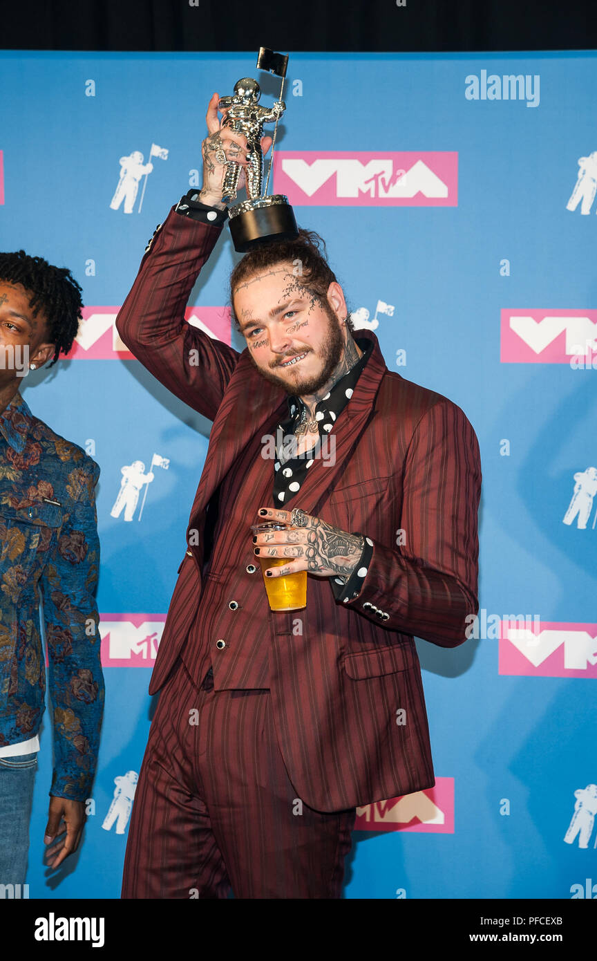 Post malone video hi-res stock photography and images - Alamy