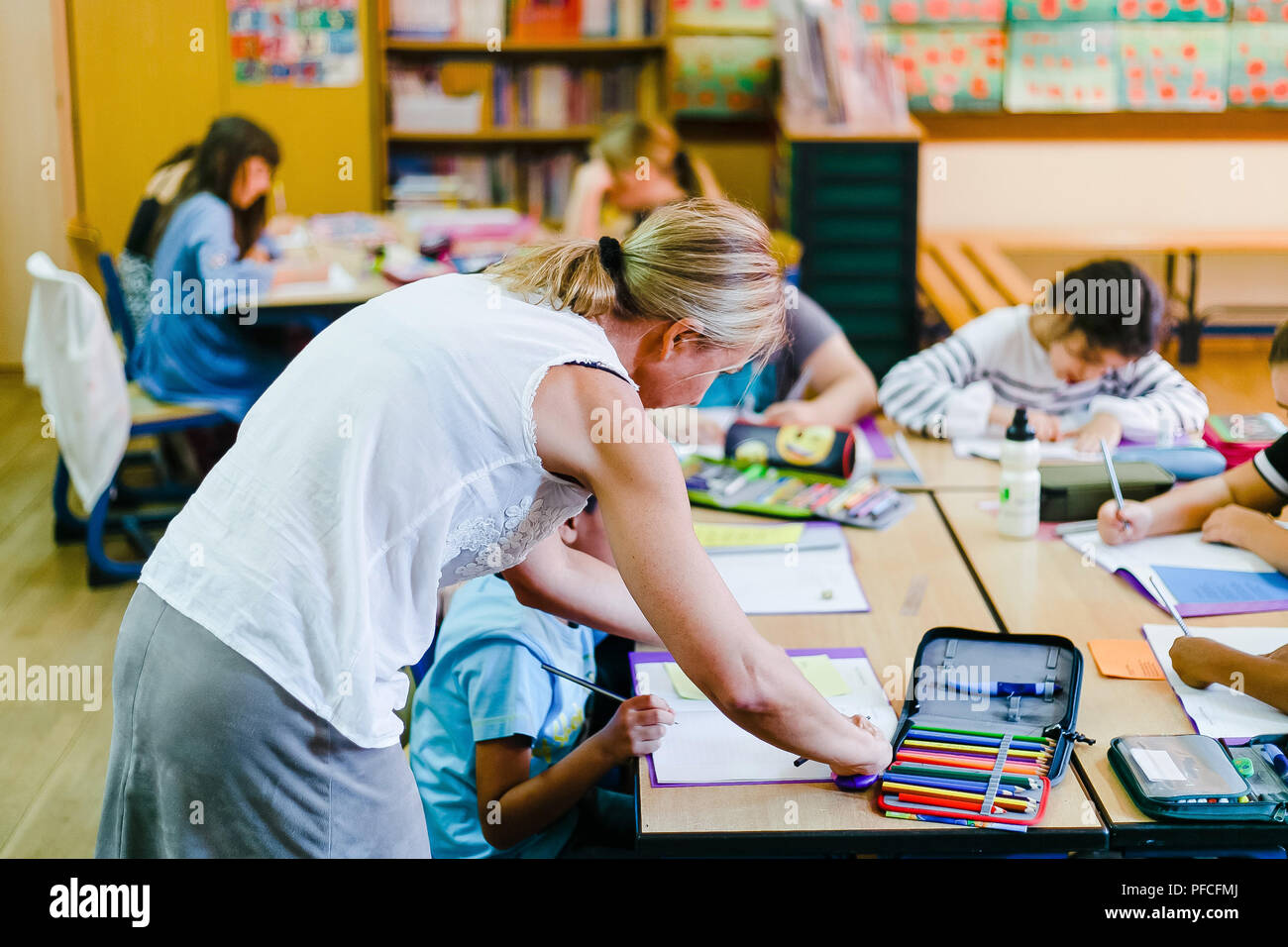 21 August 2018, Germany, Neumünster: Class teacher Ulrike Jansen ...