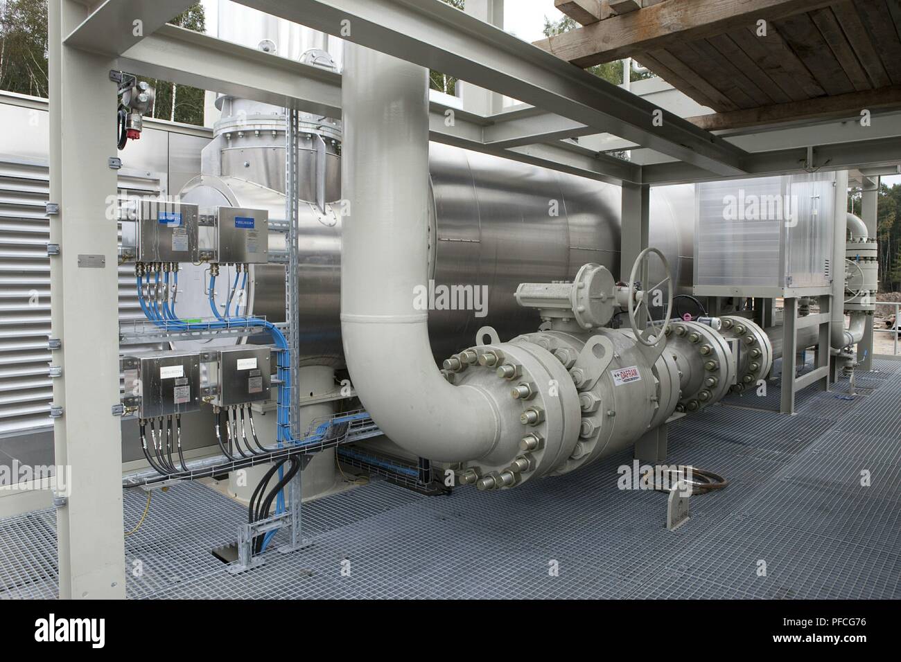Offshore bar hi-res stock photography and images - Alamy