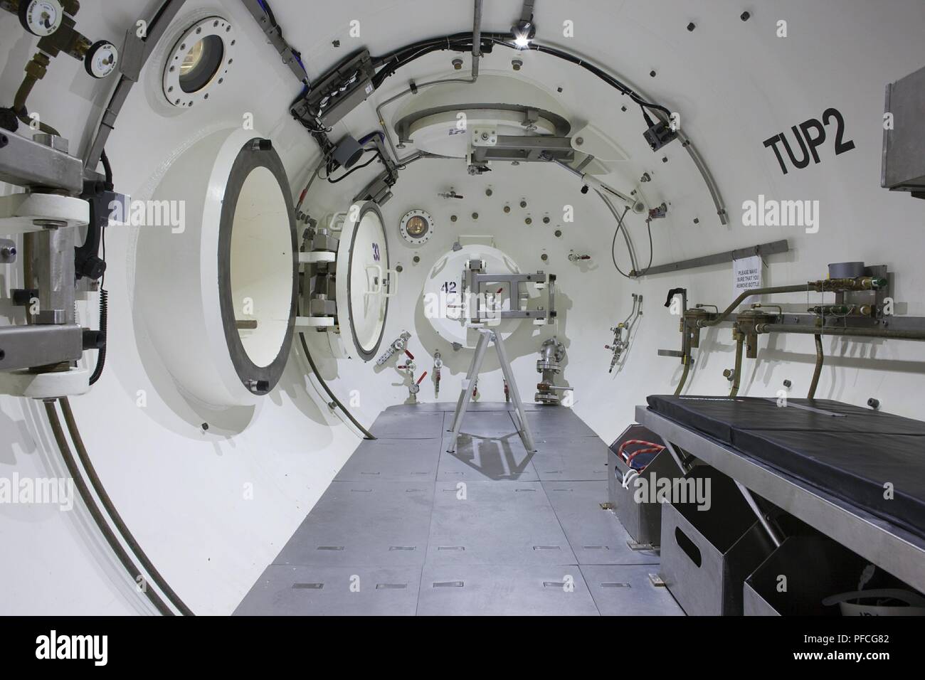 Russia. 21st Aug, 2018. The divers live on Skandi Arctic live in ...