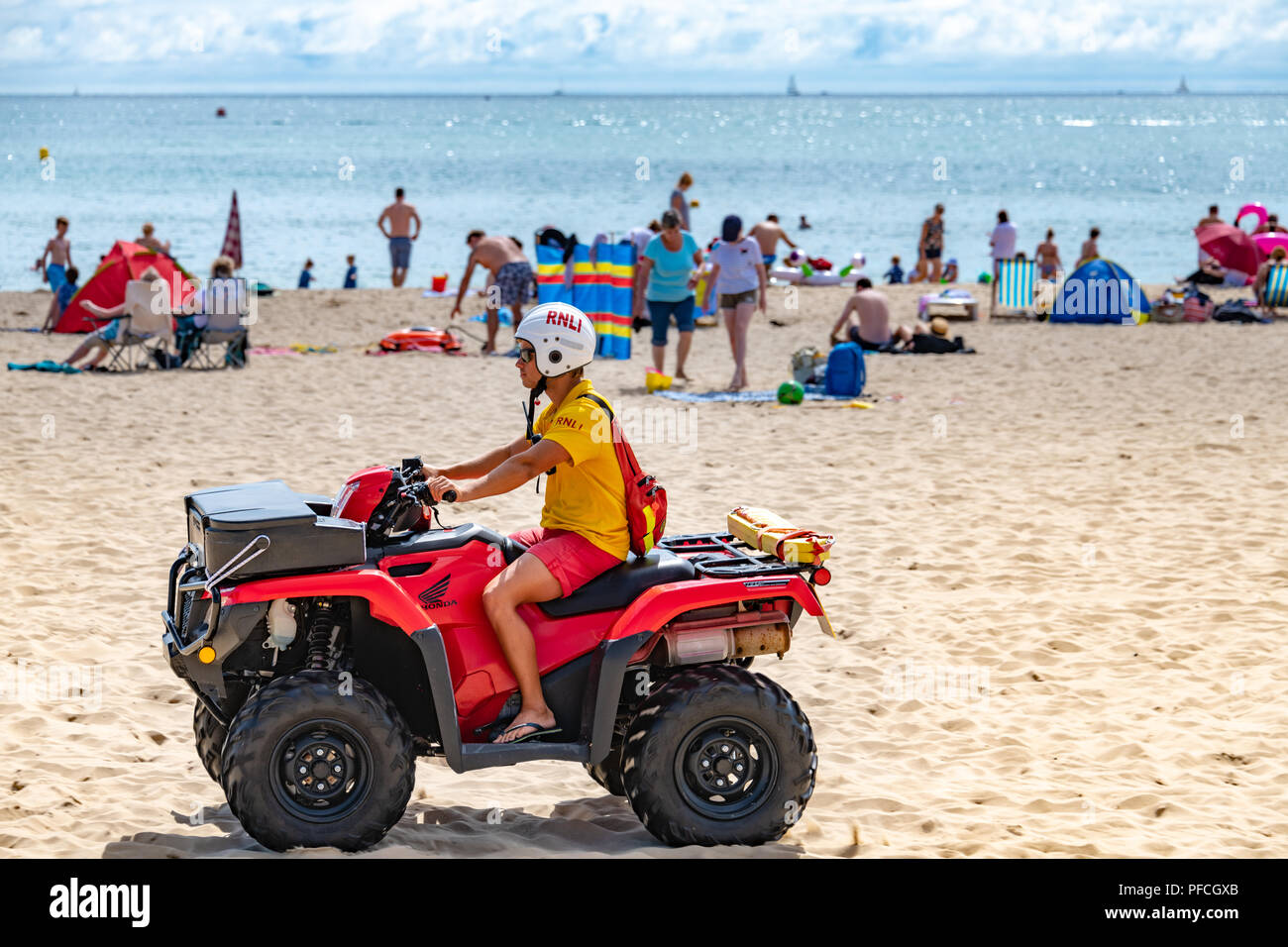 Poole, UK. 21st August 2018. Holiday makers make the most of the August ...