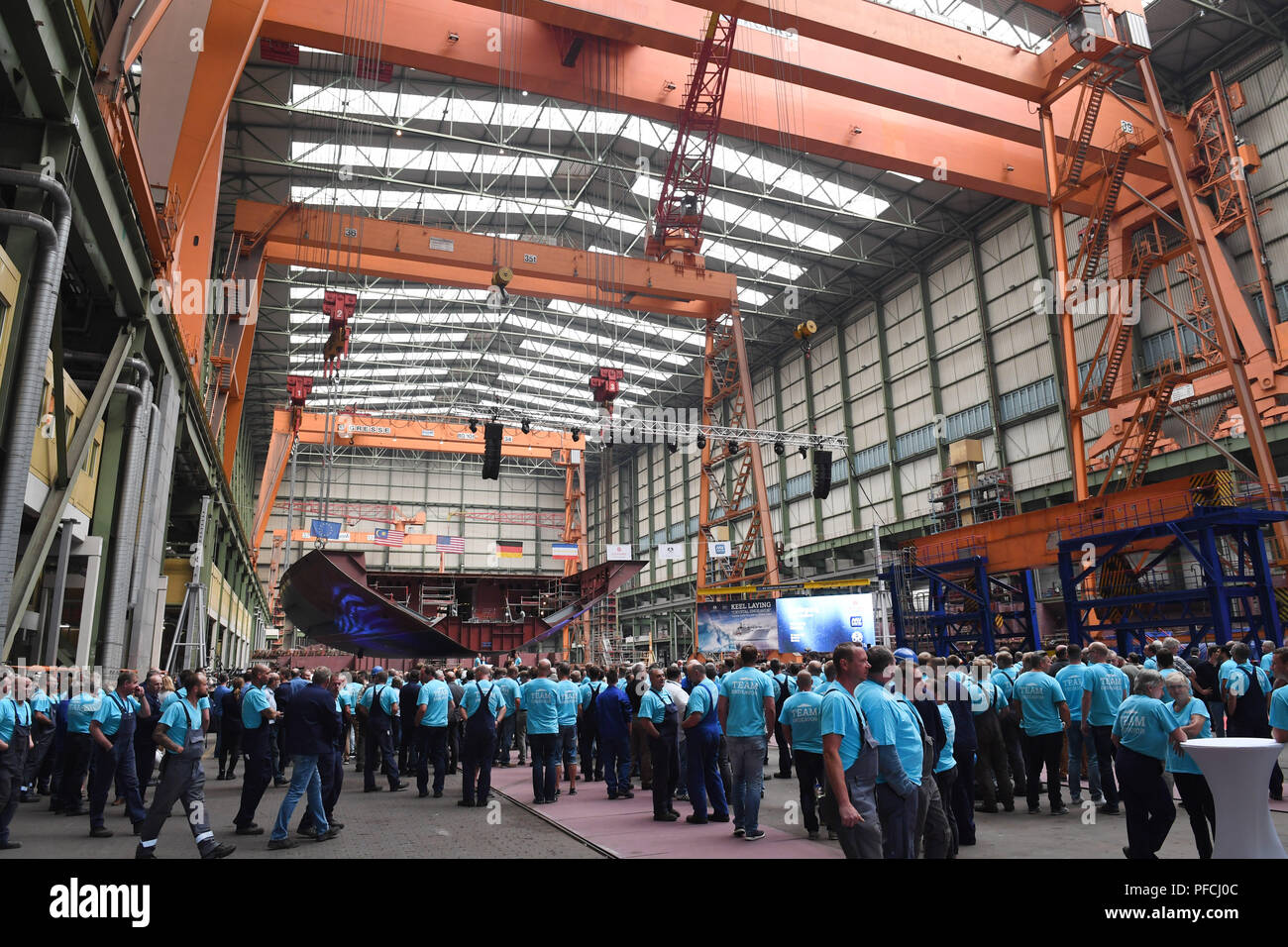 21 August 2018, Germany, Stralsund: Shipyard workers observe a keel ...