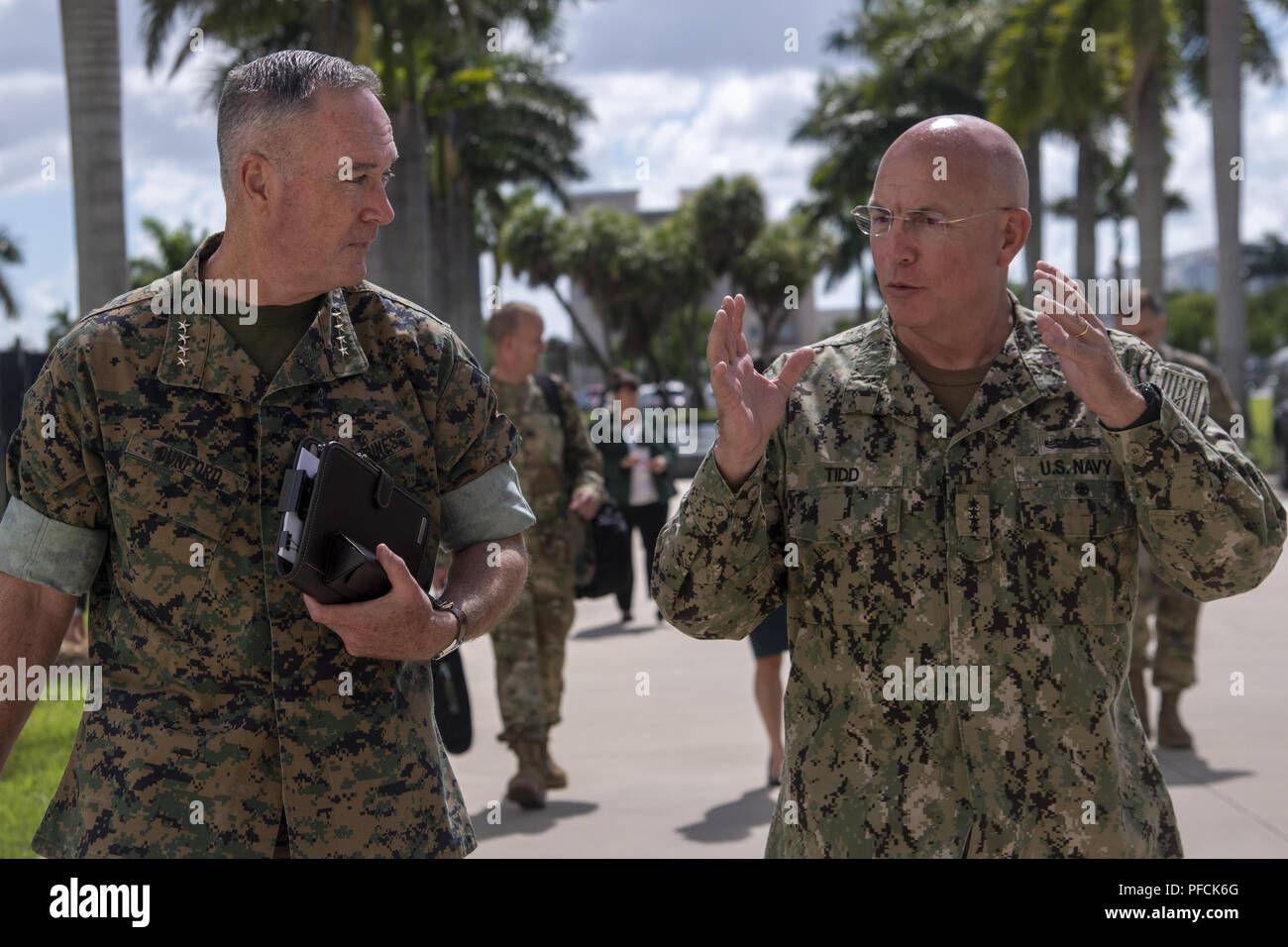 Southcom commander hi-res stock photography and images - Alamy