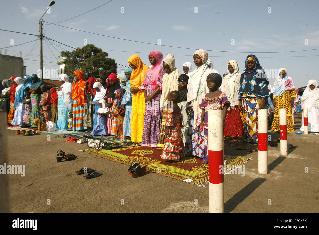Abidjan. 21st Aug, 2018. Muslim worshipers pray to celebrate the ...