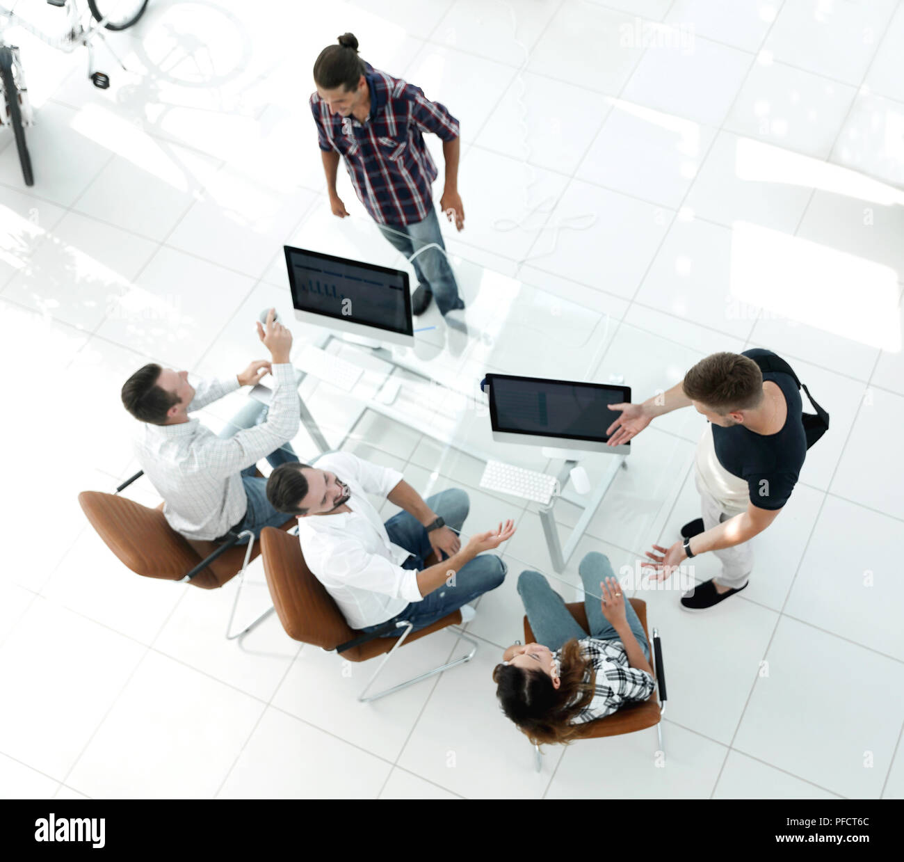 .employees discuss ideas at your Desk Stock Photo - Alamy