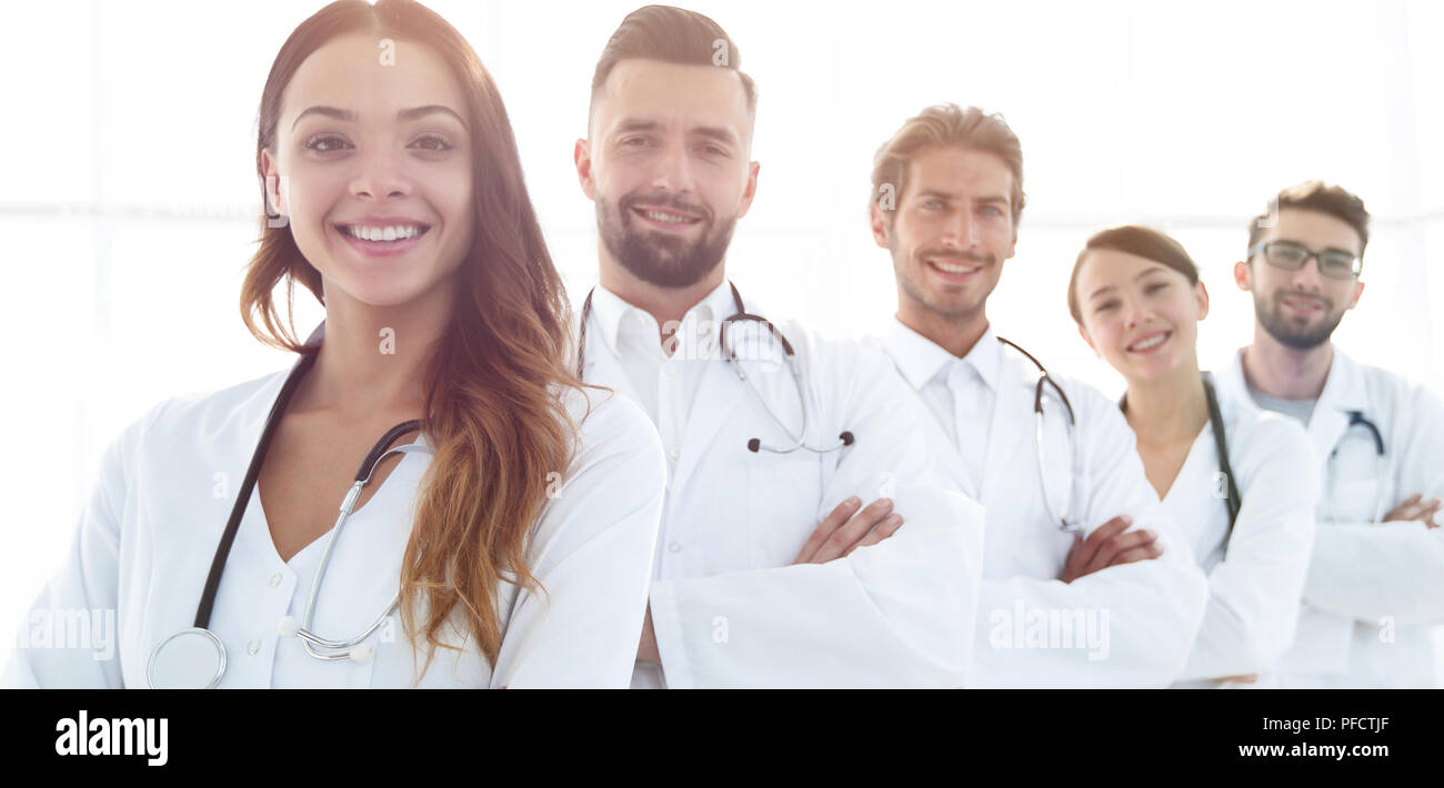 Portrait of medical team standing with arms crossed in hospital Stock Photo - Alamy