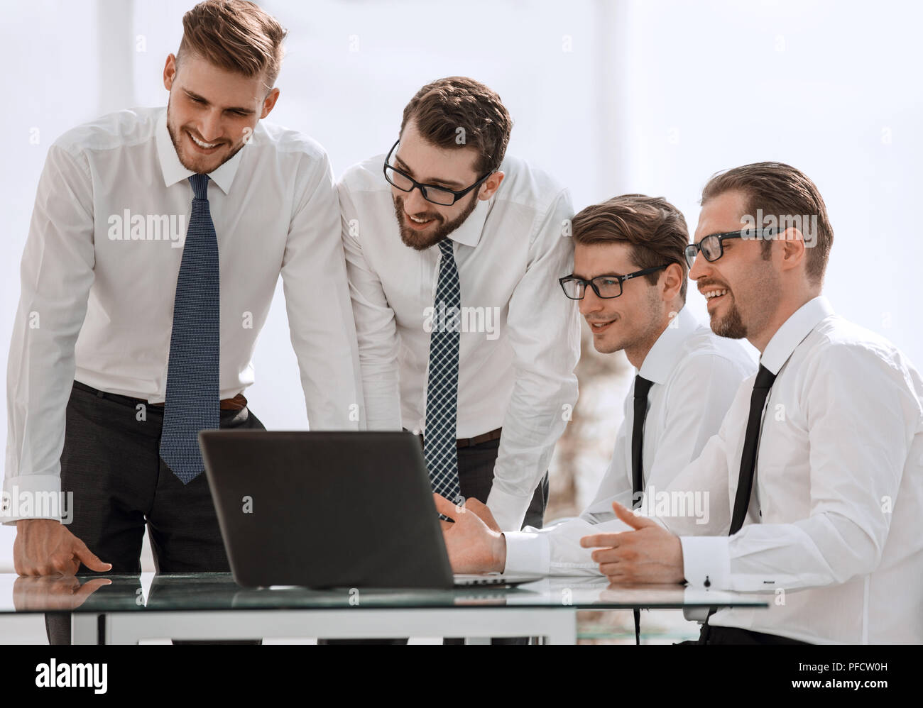 business team looks at the laptop screen Stock Photo - Alamy