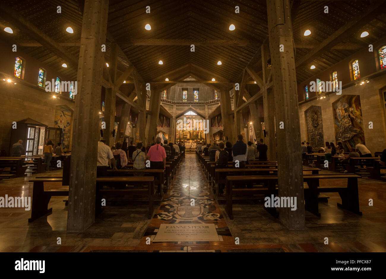 Sunday service catholic congregation hi-res stock photography and ...