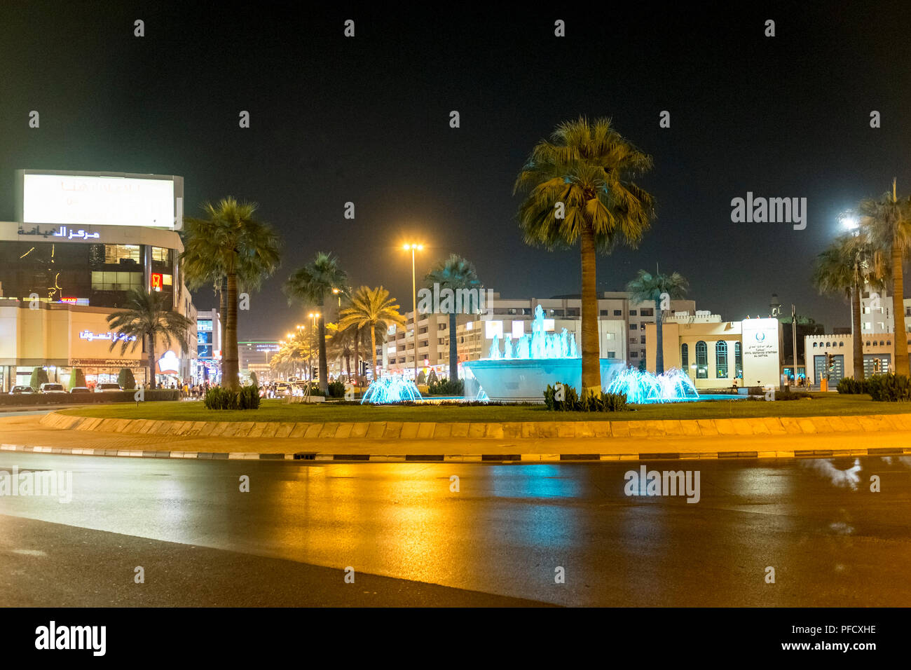 Dubai roundabout hi-res stock photography and images - Alamy