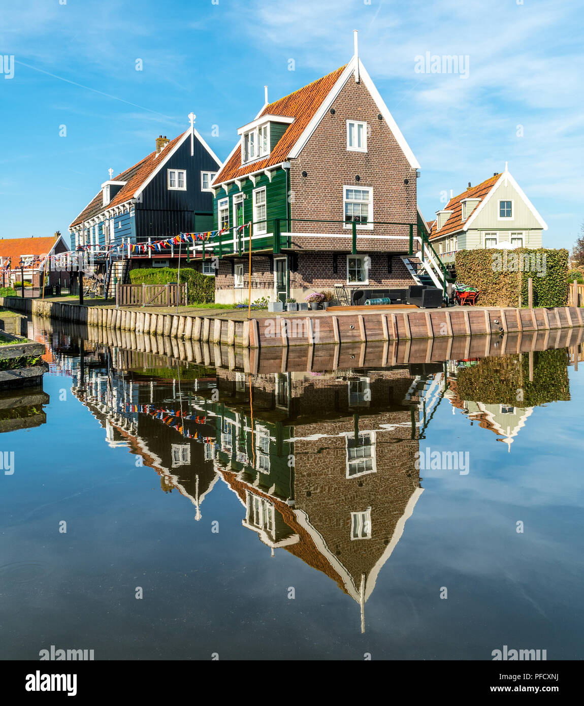 Traditional dutch cottage hi-res stock photography and images - Alamy