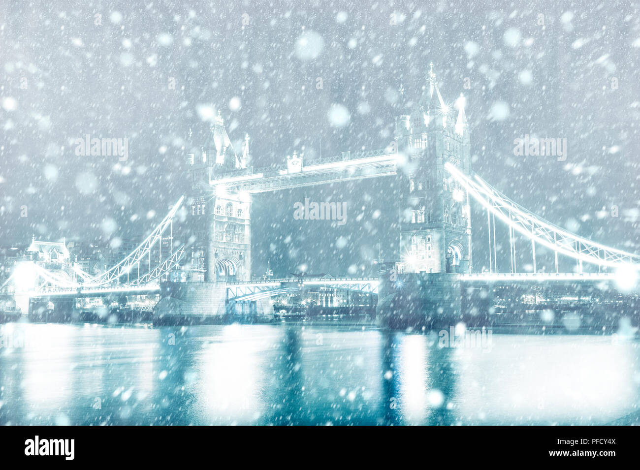London tower bridge snow hi-res stock photography and images - Alamy