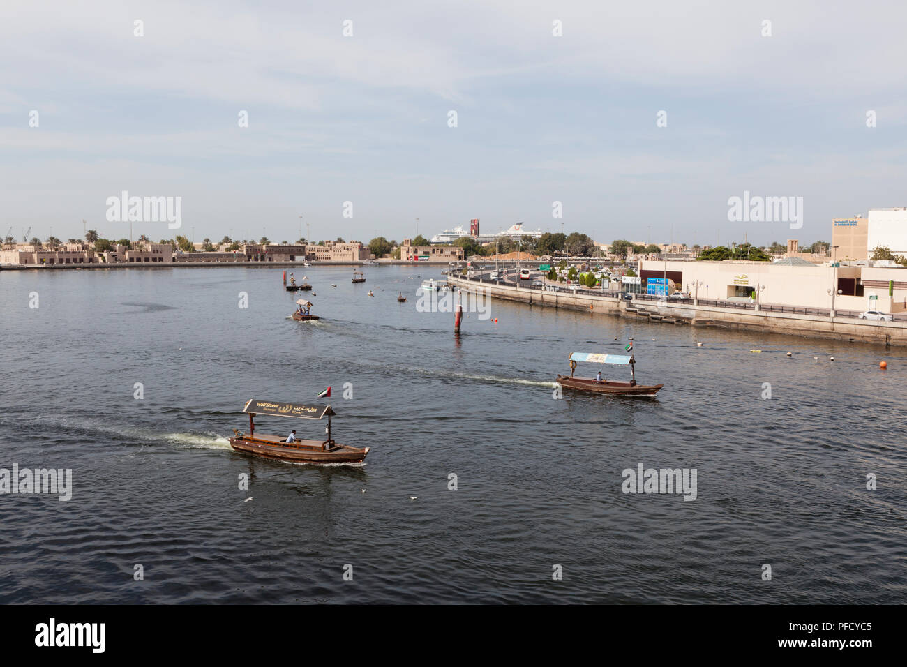 Abra boats hi-res stock photography and images - Alamy