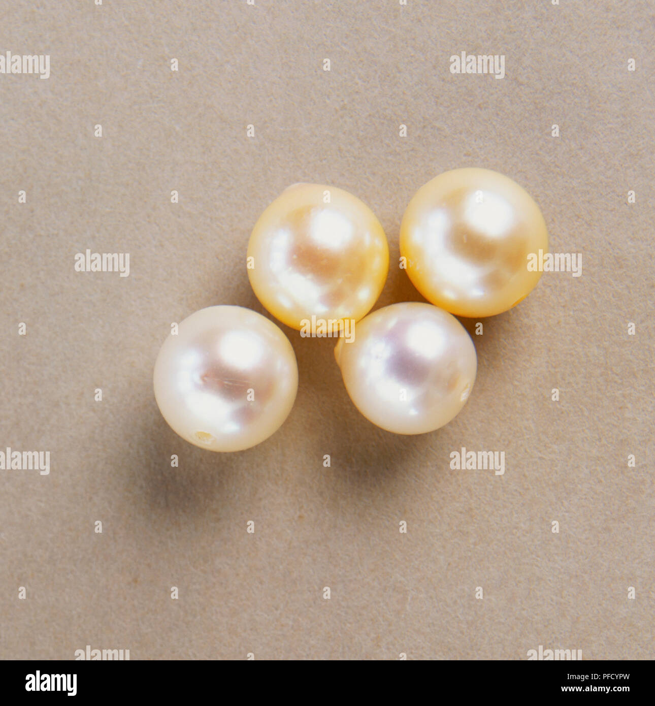 Marine cultured pearls hi-res stock photography and images - Alamy