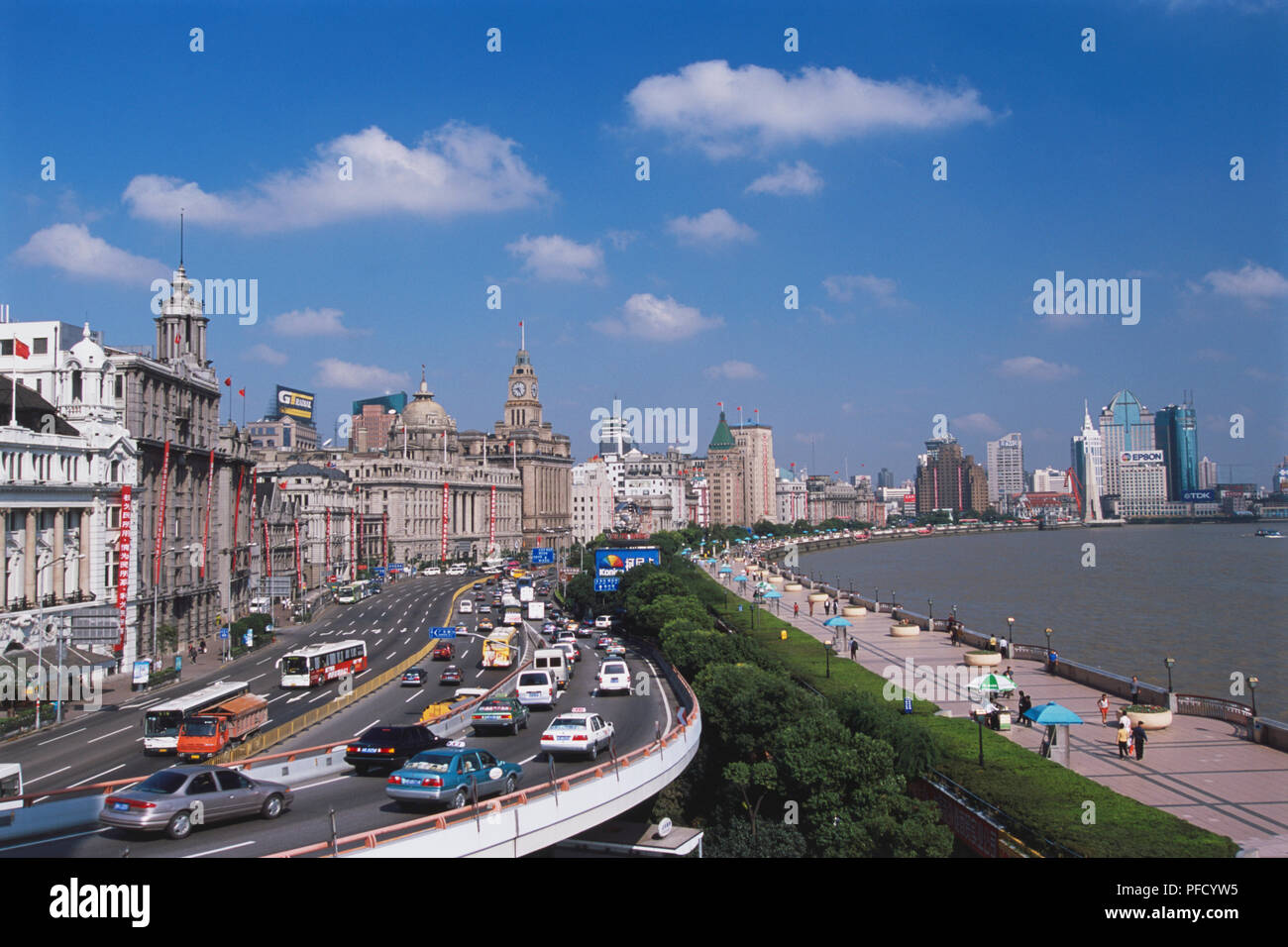 China, Shanghai, Bund, Huangpu River, buildings overlooking promenade ...