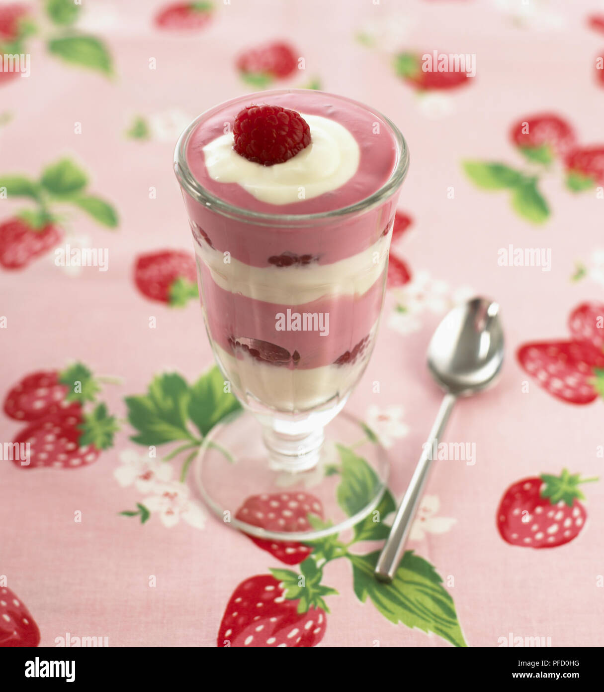 Layered strawberry sundae hi-res stock photography and images - Alamy
