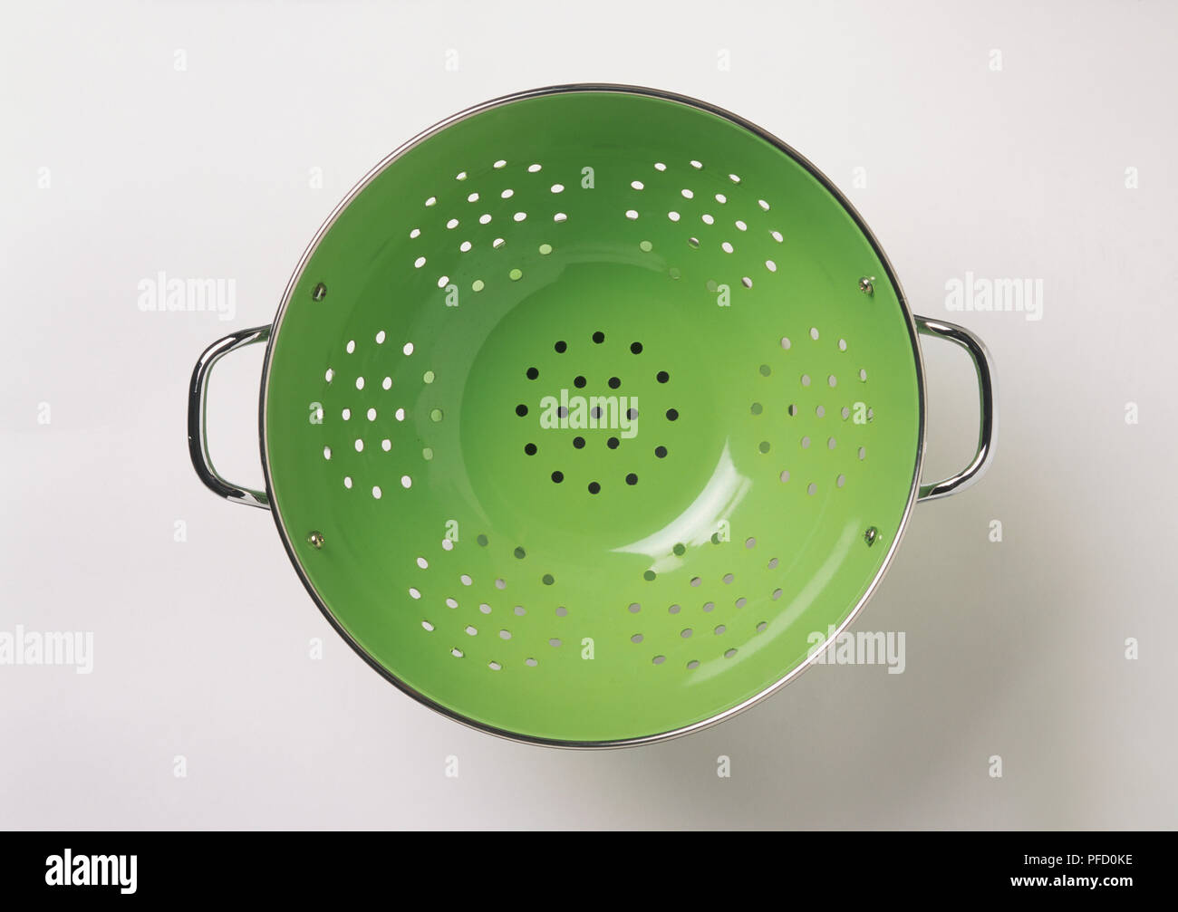 Metal colanders hi-res stock photography and images - Alamy