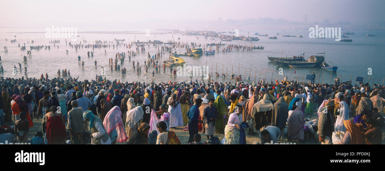India, Allahabad, Ganges, huge crowd of Hindu pilgrims gathering by ...
