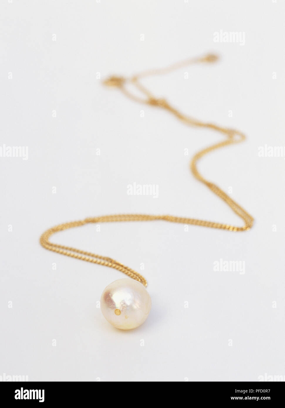 Chain of pearls hi-res stock photography and images - Alamy