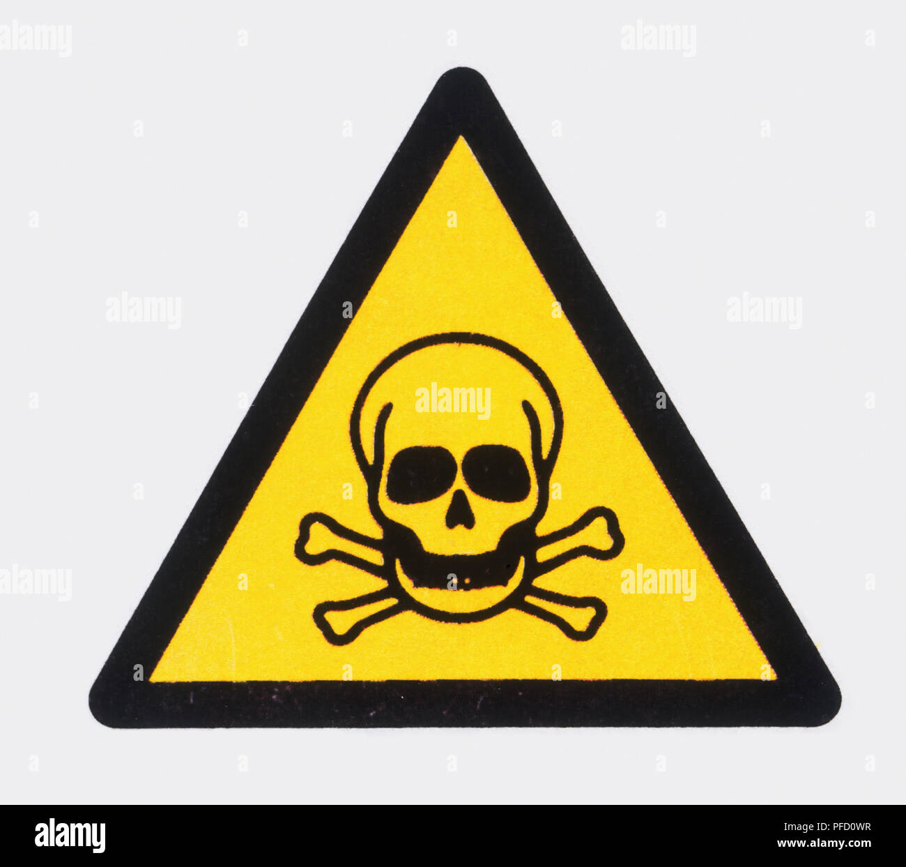 Skull and crossbones sign on yellow triangle Stock Photo - Alamy