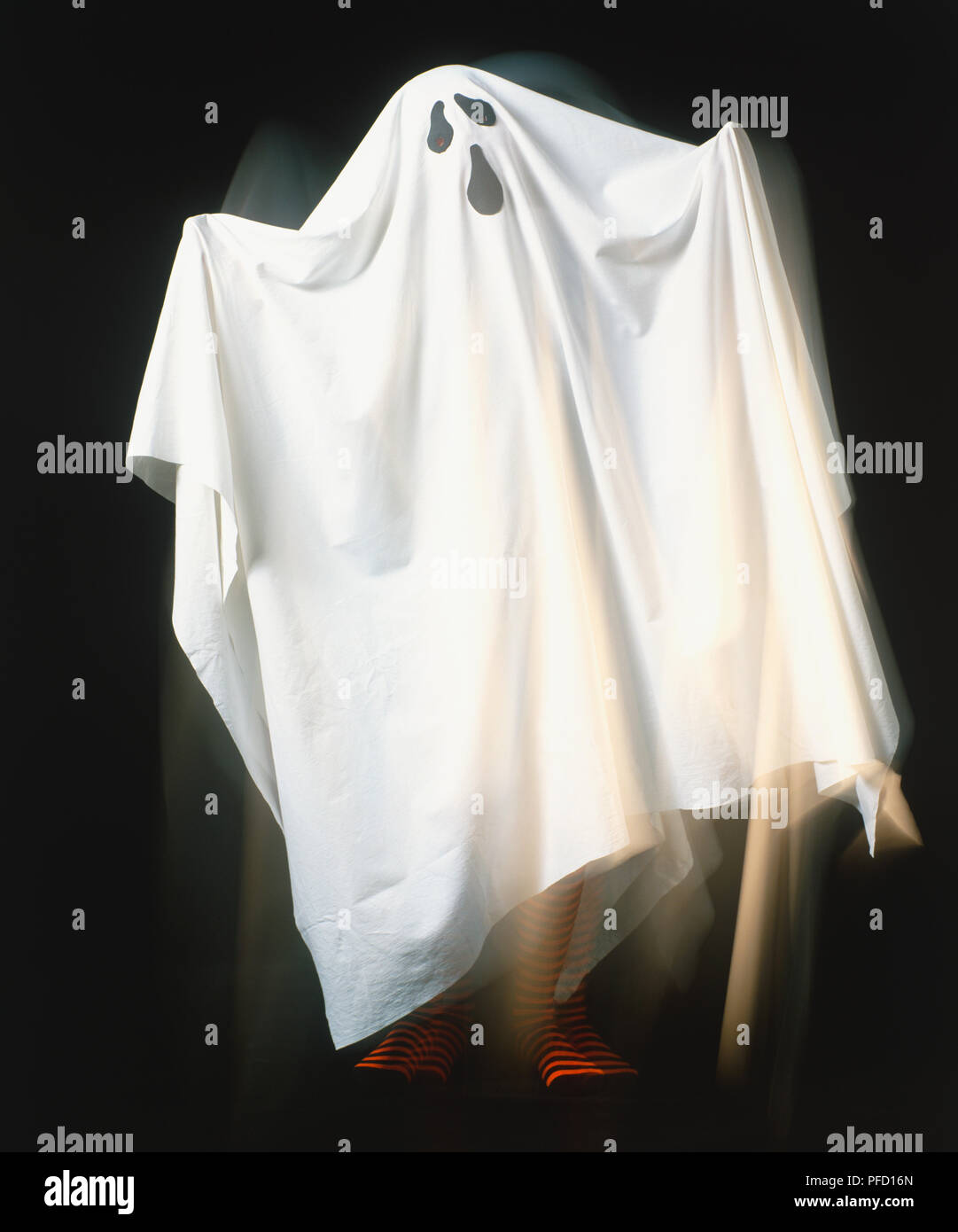 Children in ghost dress hi-res stock photography and images - Alamy