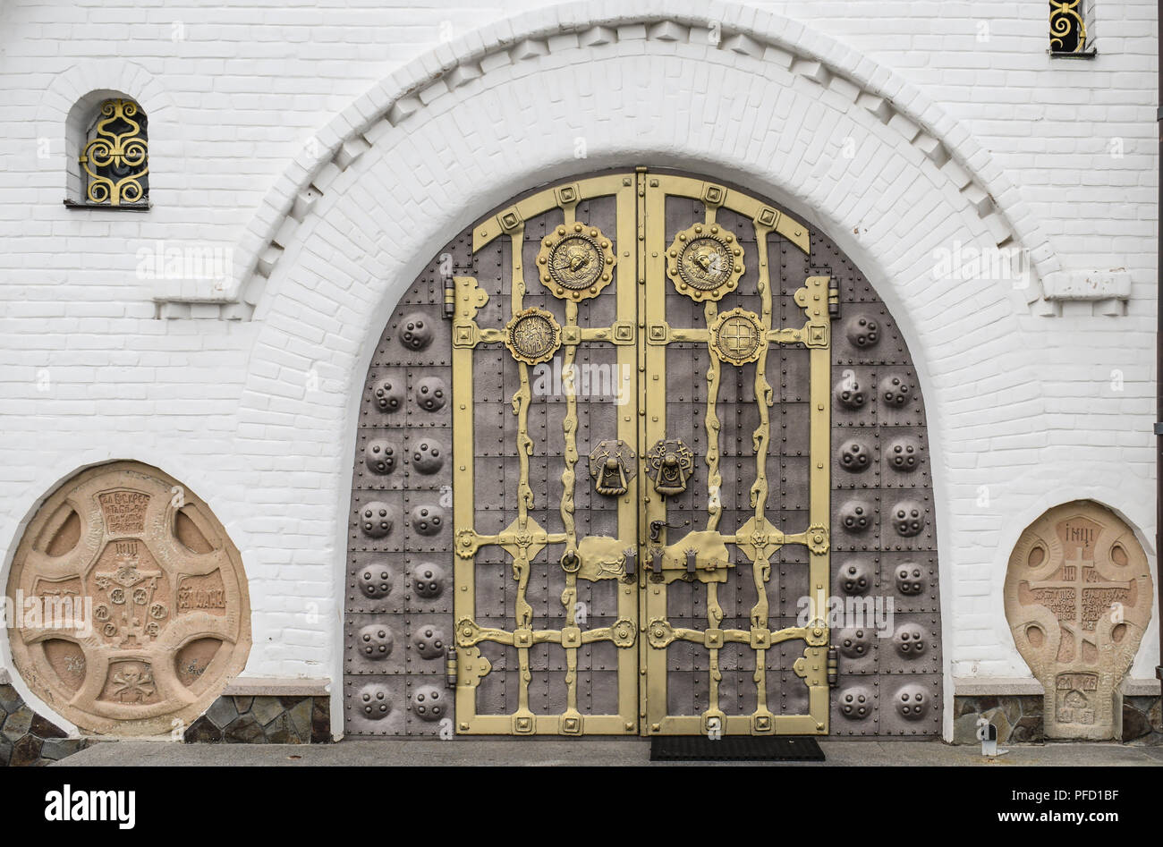 Vintage church doors hi-res stock photography and images - Alamy