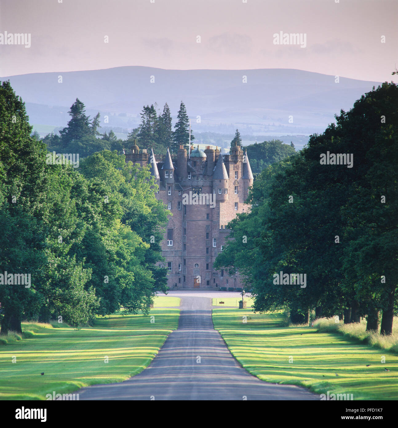 Great Britain, Scotland, Tayside, Glamis Castle, grand driveway flanked ...