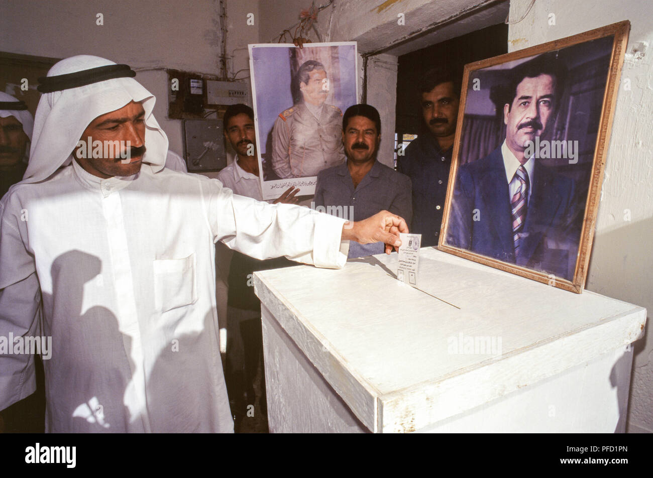 Women voting first ballot hi-res stock photography and images - Alamy