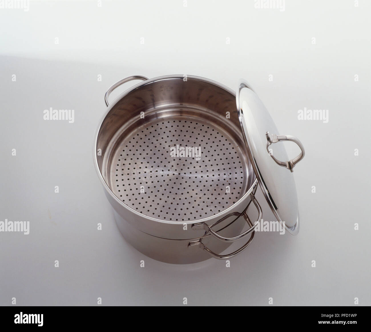 Stainless steel pans lids hi-res stock photography and images - Alamy
