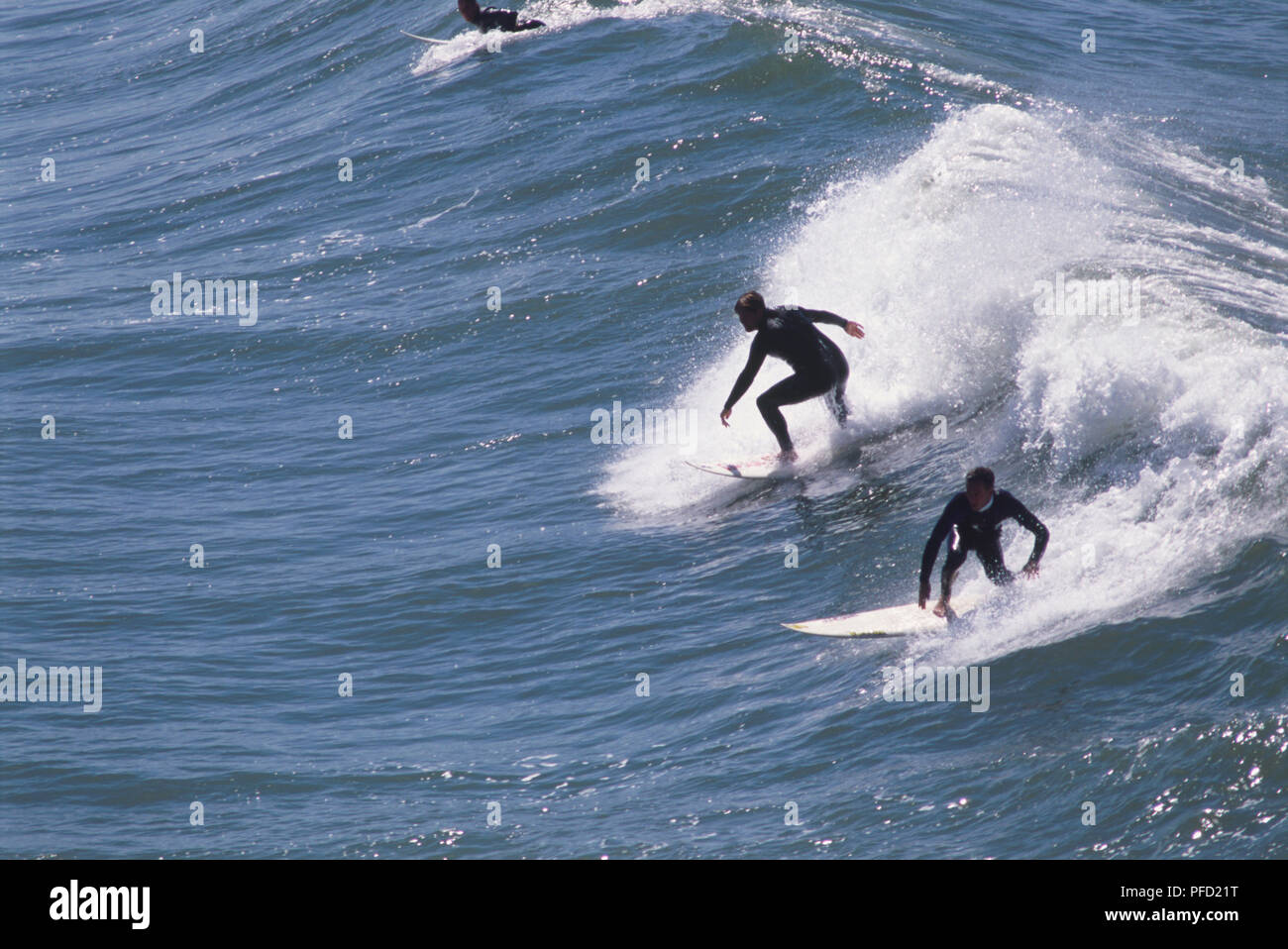 Two surfers riding waves hi-res stock photography and images - Alamy