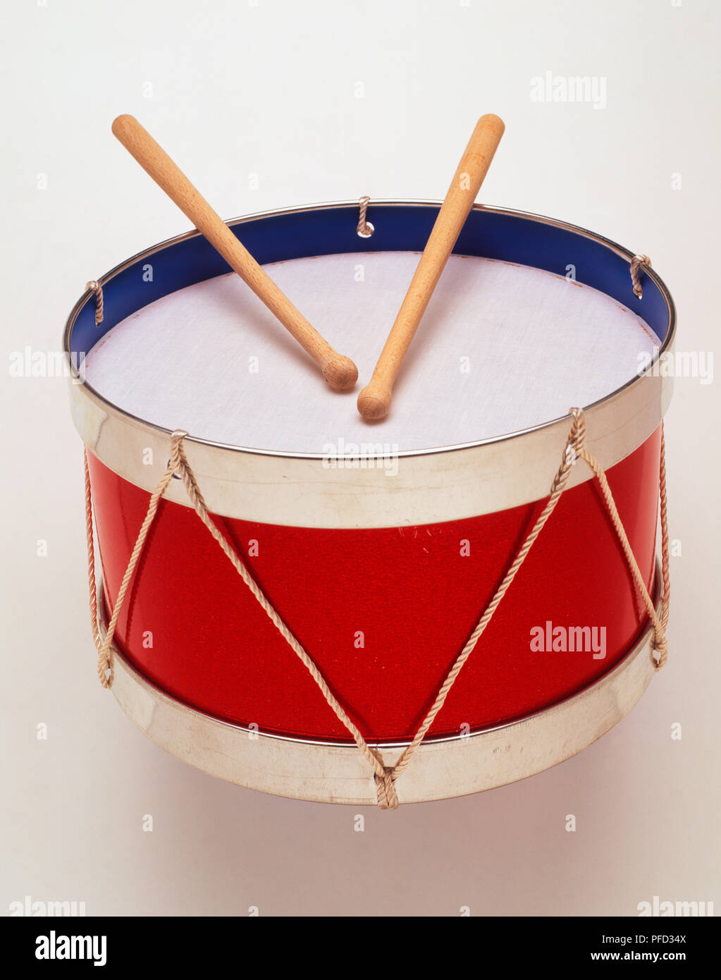 Drum with drumsticks Stock Photo - Alamy