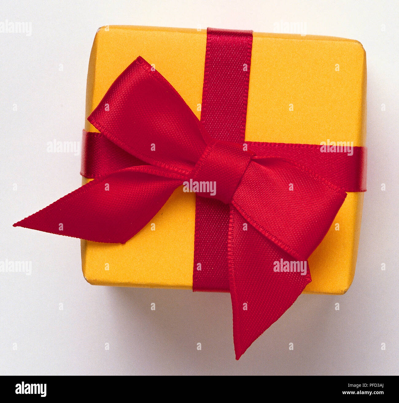 Red parcels hi-res stock photography and images - Alamy