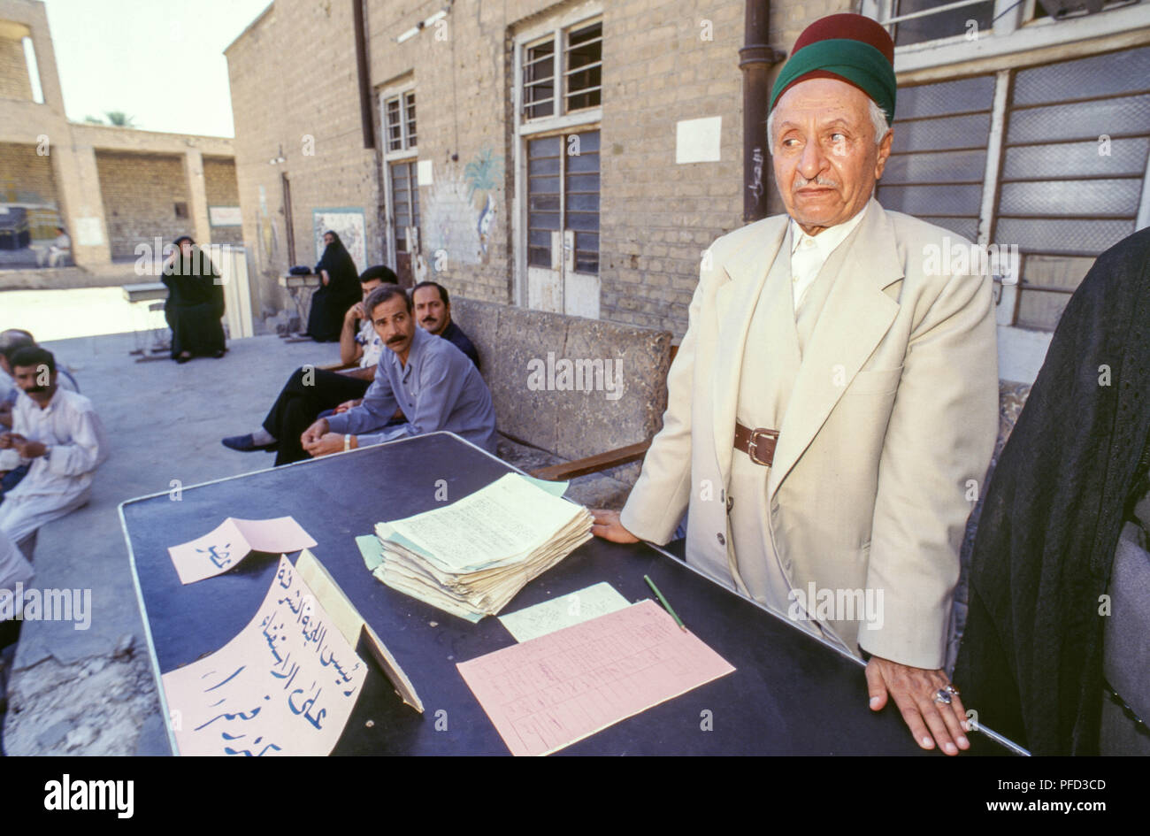Voting age iraqis hi-res stock photography and images - Alamy