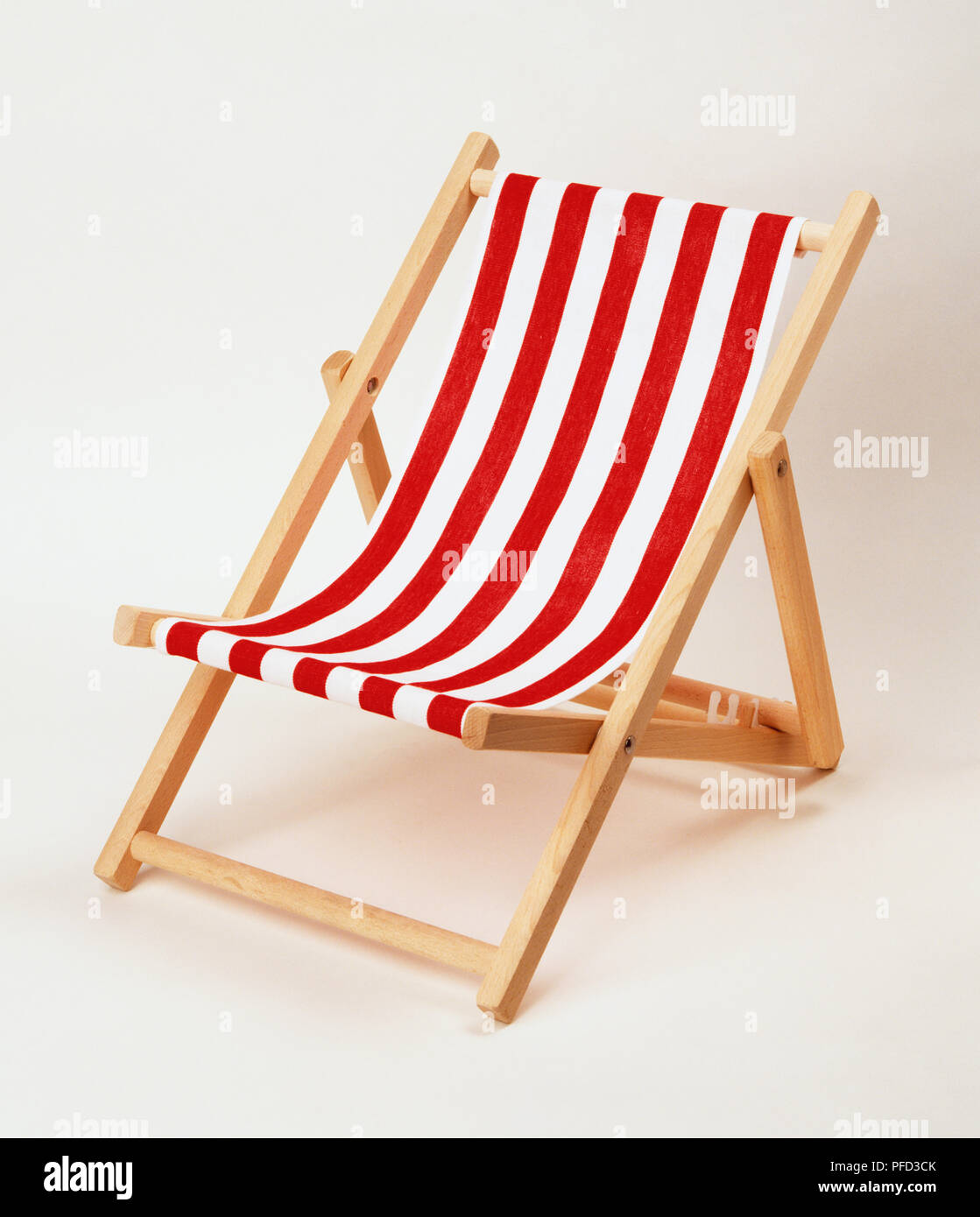 Red-and-white striped folding chair Stock Photo - Alamy