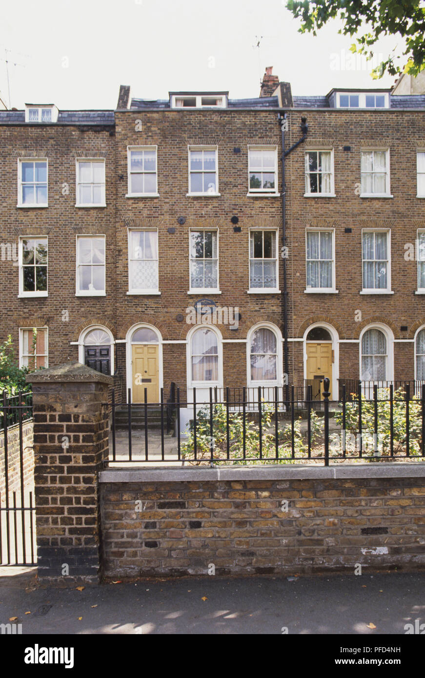 England, London, 287 Kennington Road, the house in which Charlie ...