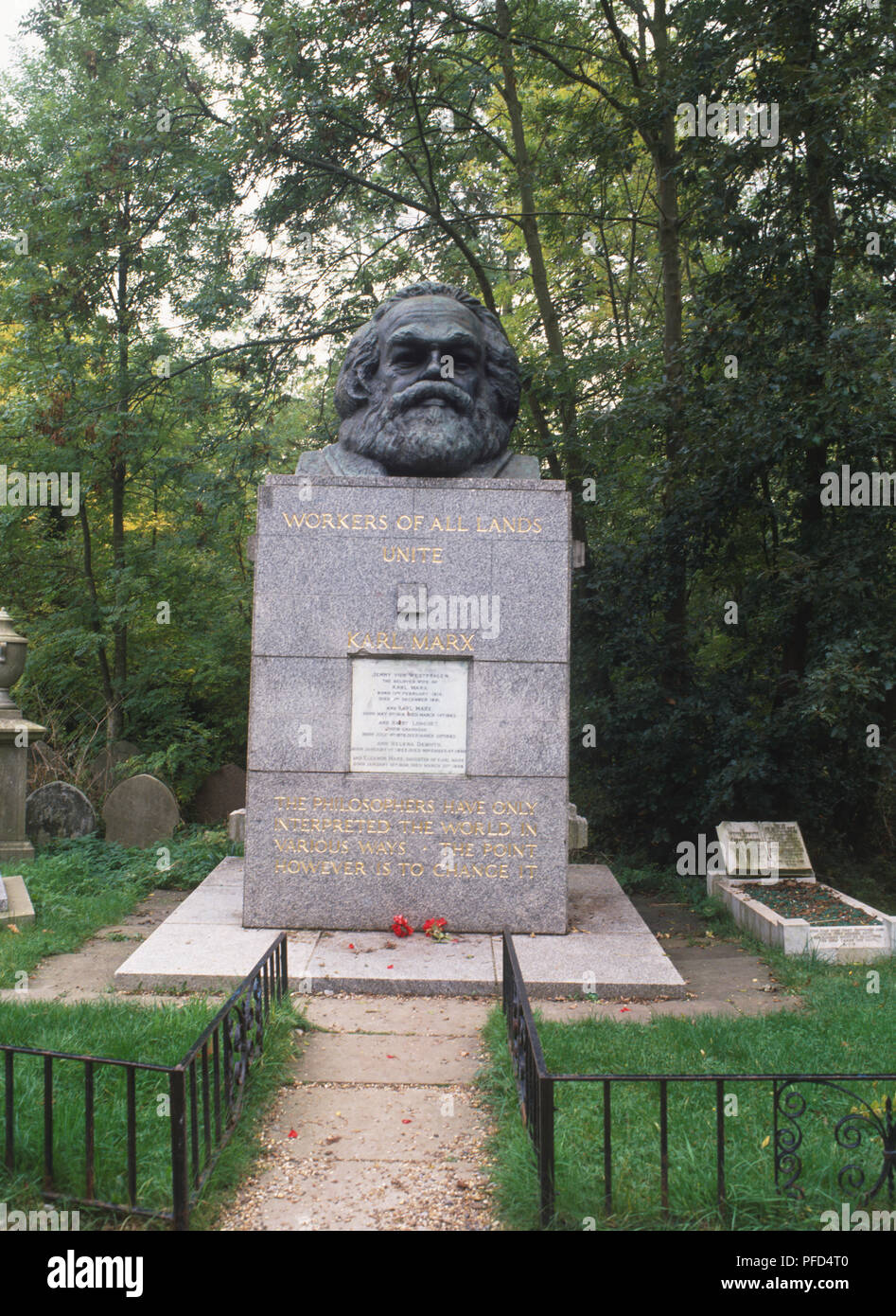 United Kingdom, England, London, Highgate Cemetery, bronze bust of Karl ...