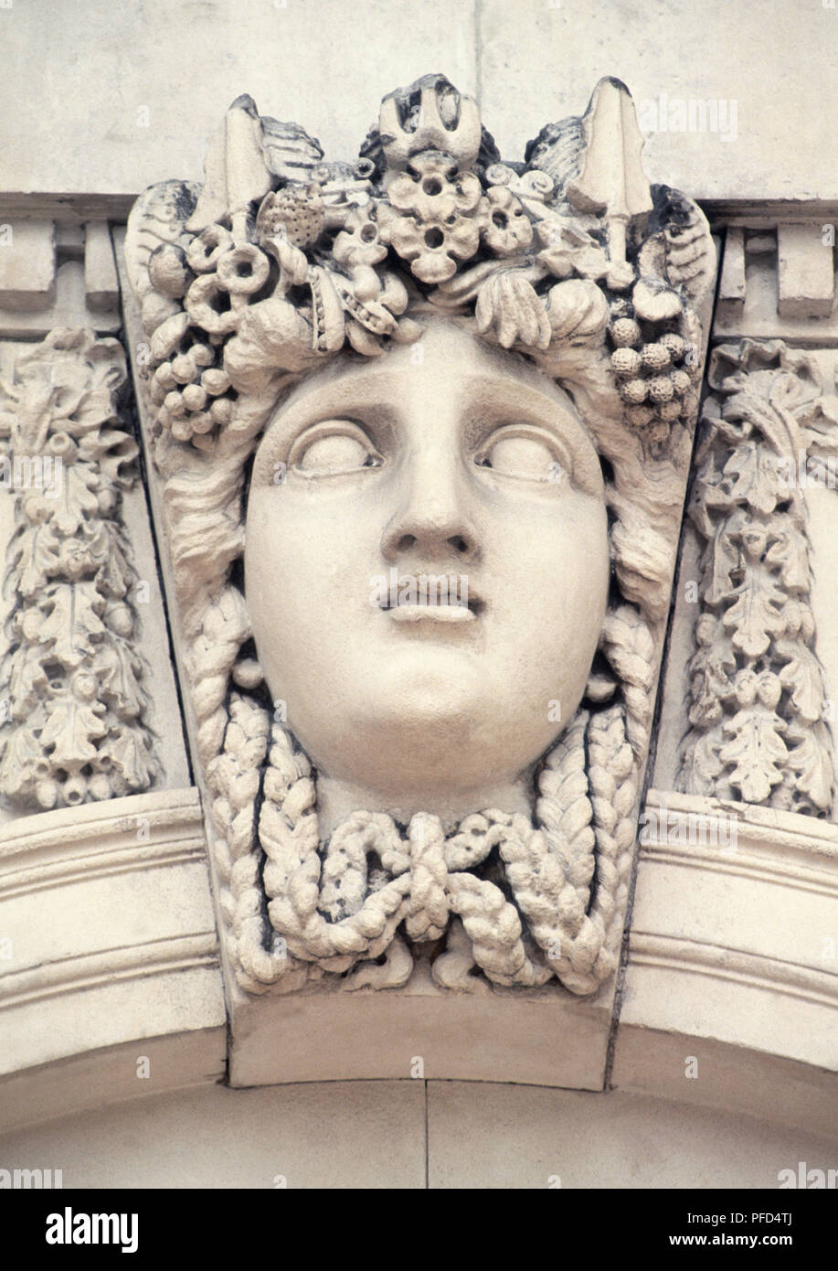 Female carved head hi-res stock photography and images - Alamy