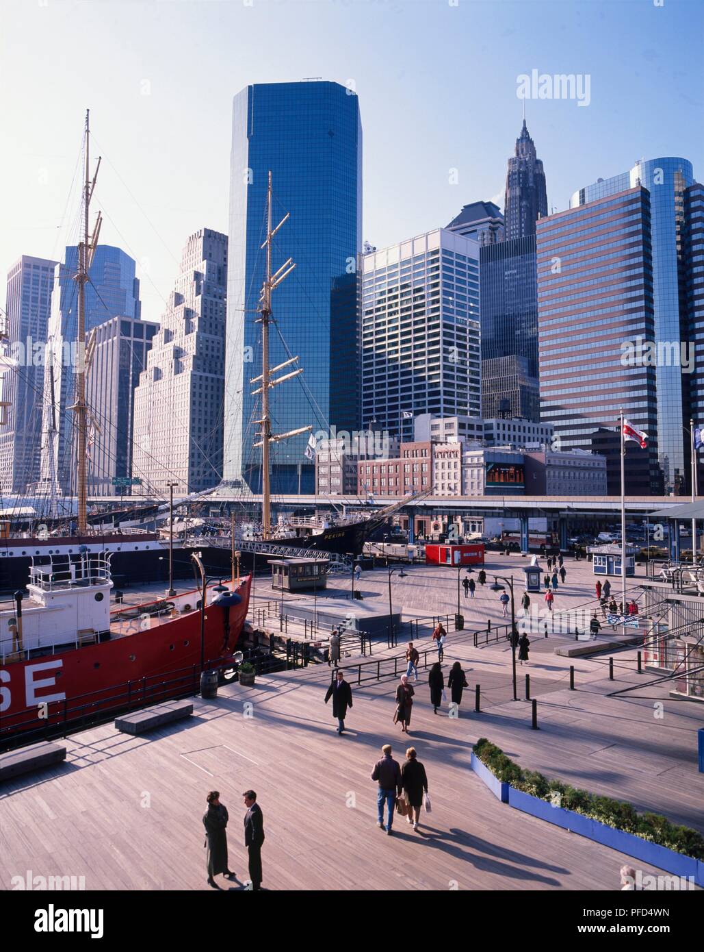New york city seaport hi-res stock photography and images - Alamy
