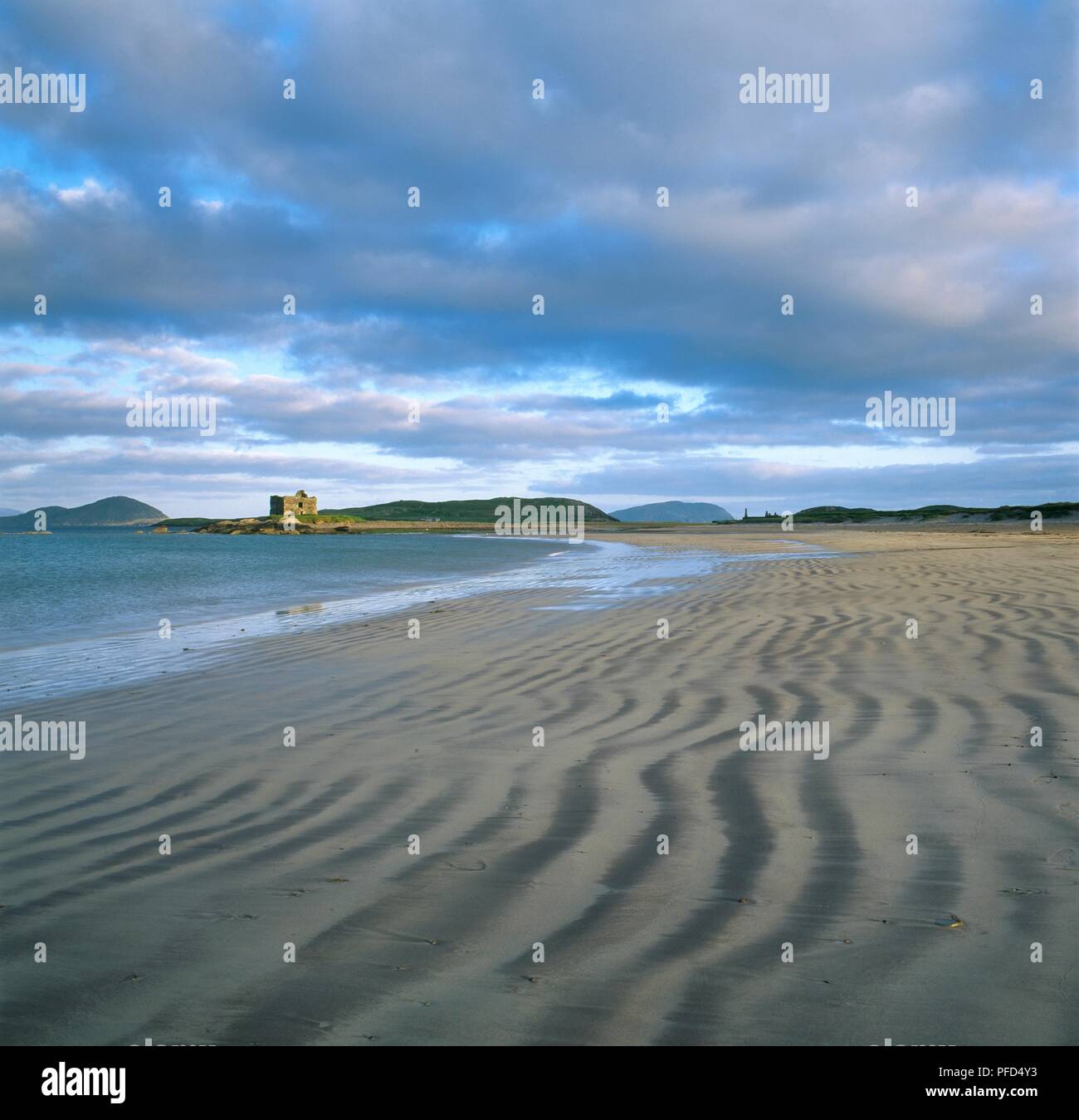 Ireland, County Kerry, Iveragh Peninsula (Ring of Kerry), beach at ...