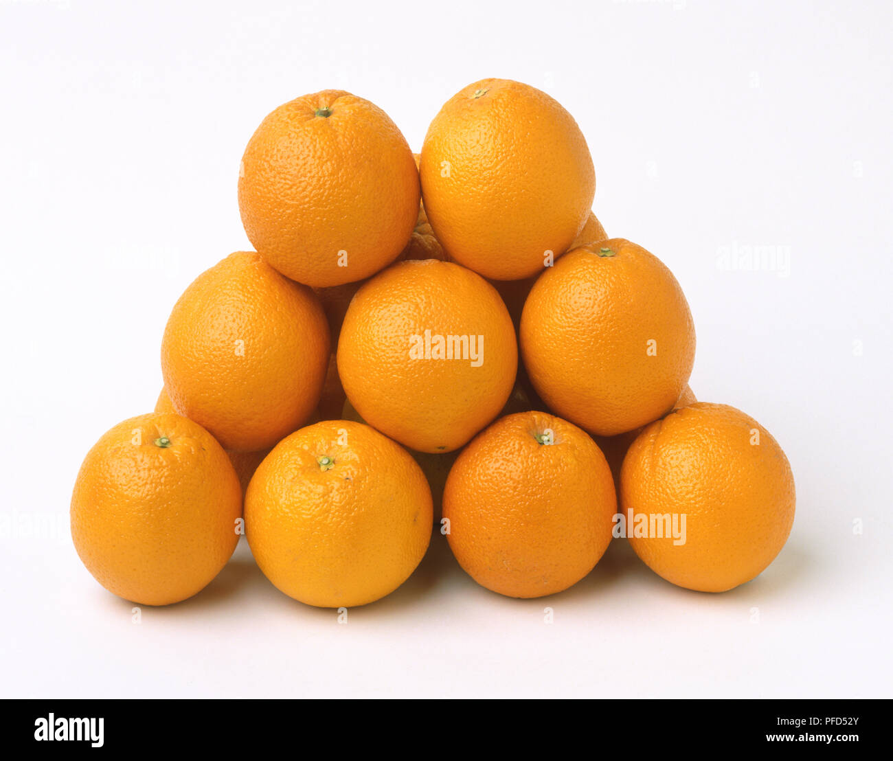Pyramid of oranges hi-res stock photography and images - Alamy