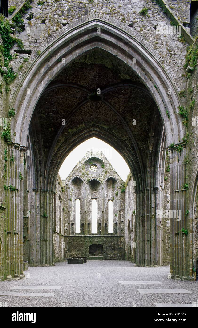 Gothic architecture ruins hi-res stock photography and images - Alamy