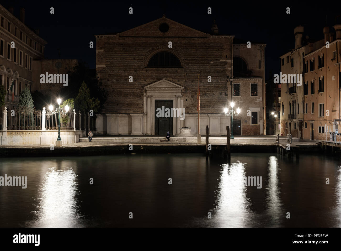Old dark venetian alley hi-res stock photography and images - Alamy