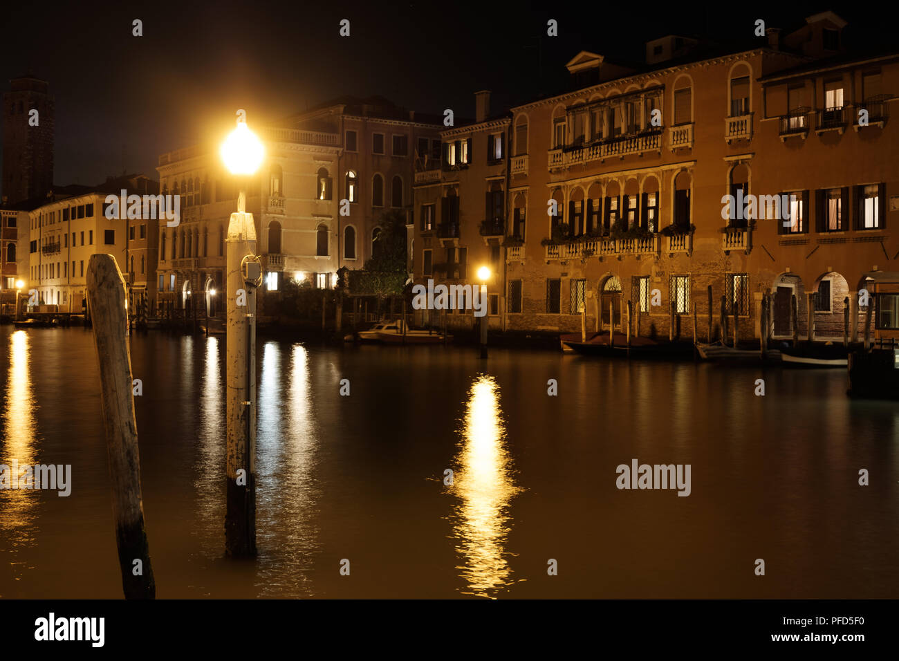 Old dark venetian alley hi-res stock photography and images - Alamy