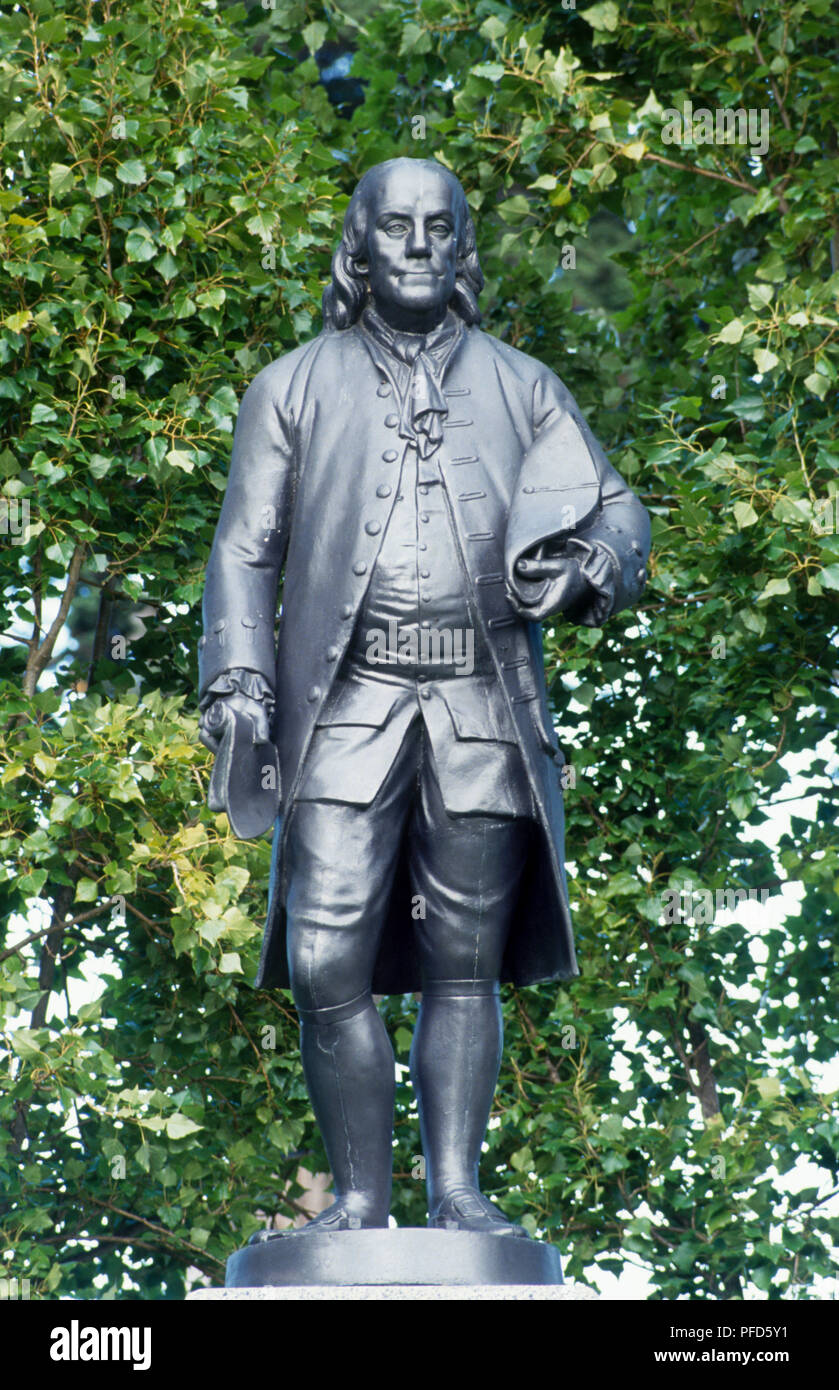 USA, California, San Francisco, Washington Square, statue of Benjamin ...