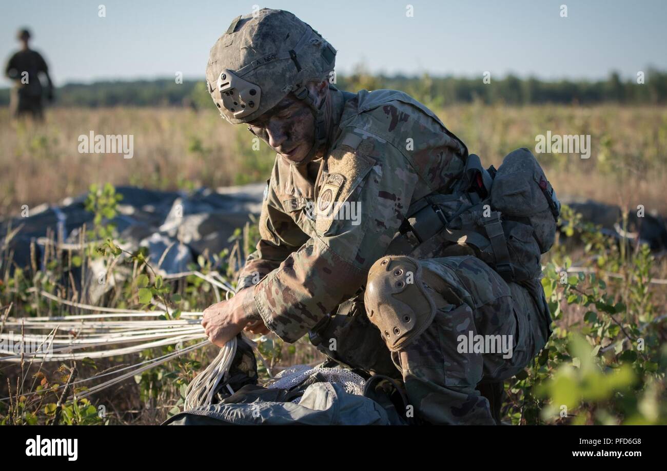 Paratrooper 1st battalion 508th infantry hi-res stock photography and ...