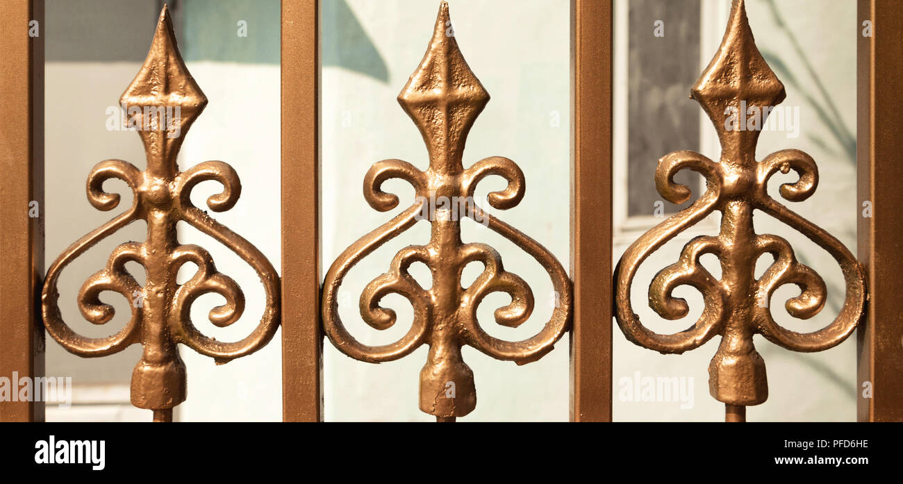Metal ornate pattern hi-res stock photography and images - Alamy