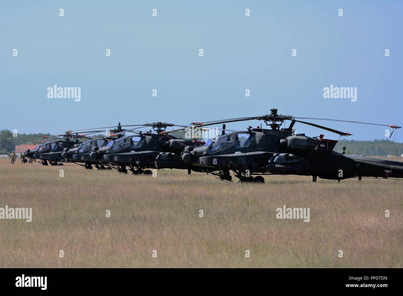 U s army apache helicopters hi-res stock photography and images - Alamy