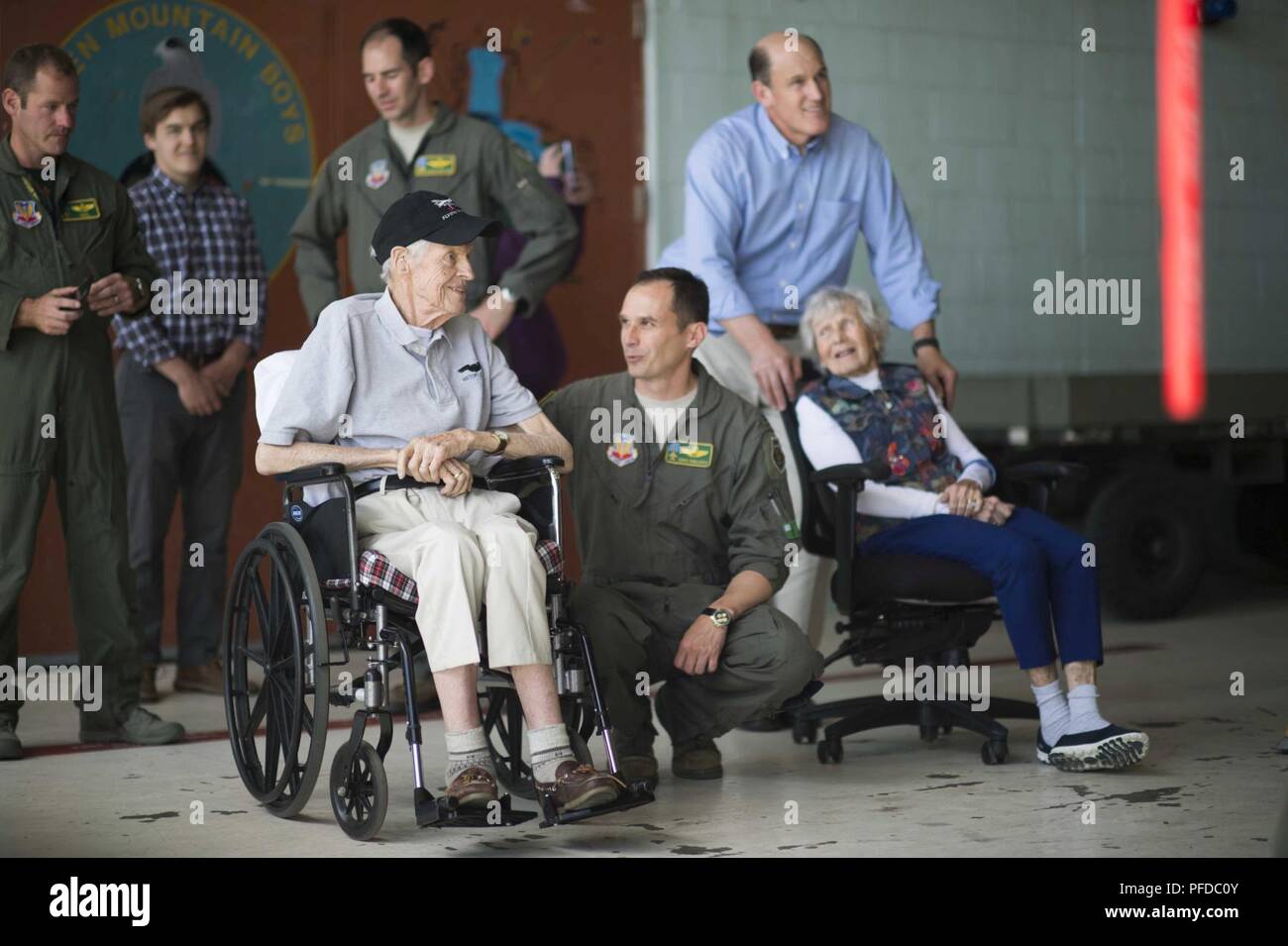WWII pilot and combat veteran, Mr. Lyndol Palin connects with Col ...