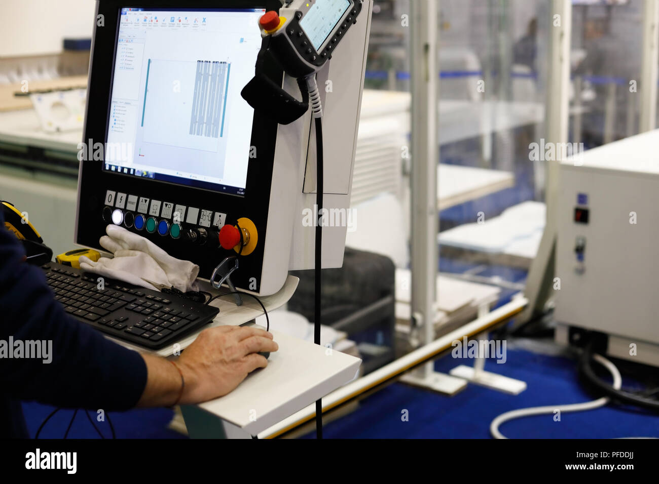 Process operator hi-res stock photography and images - Alamy