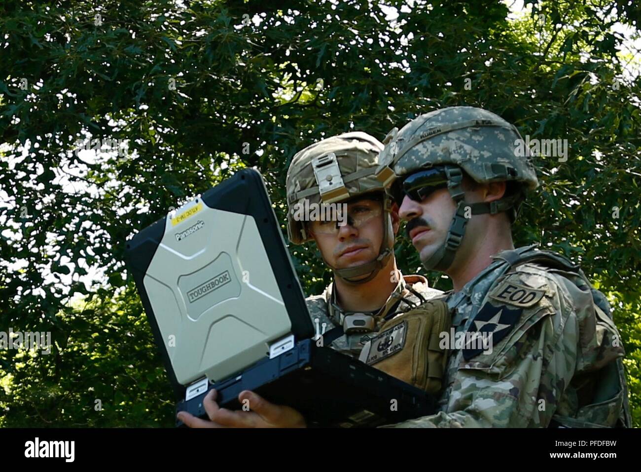 (From left) Staff Sgt. Edward Monczynski, an explosive ordnance ...