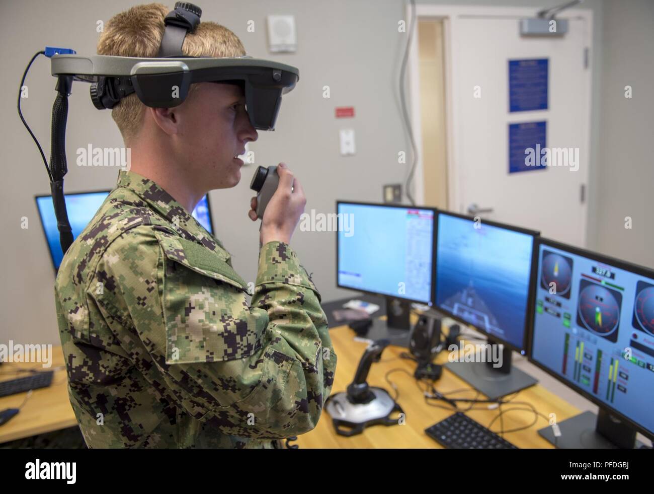 Conning officer virtual environment hi-res stock photography and images ...